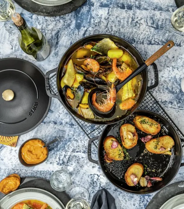 STAUB 2-piece Round Stackable Cocotte Set - Black