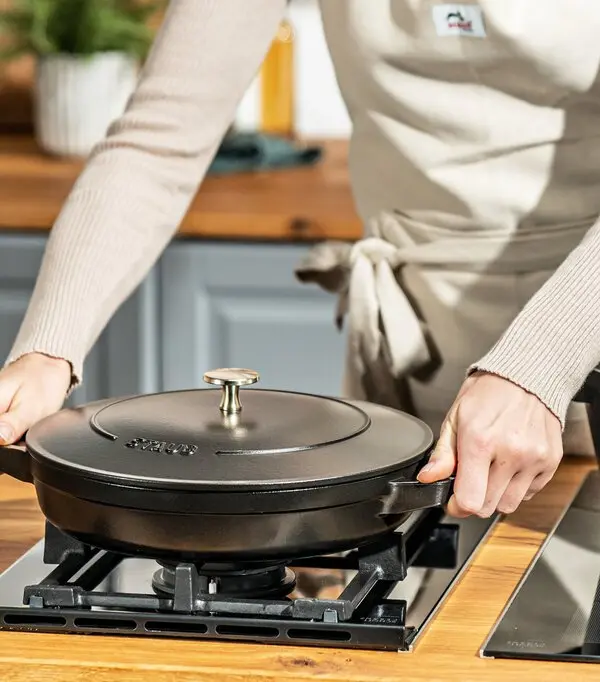 STAUB 2-piece Round Stackable Cocotte Set - Black