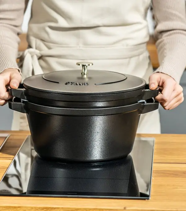 STAUB 2-piece Round Stackable Cocotte Set - Black