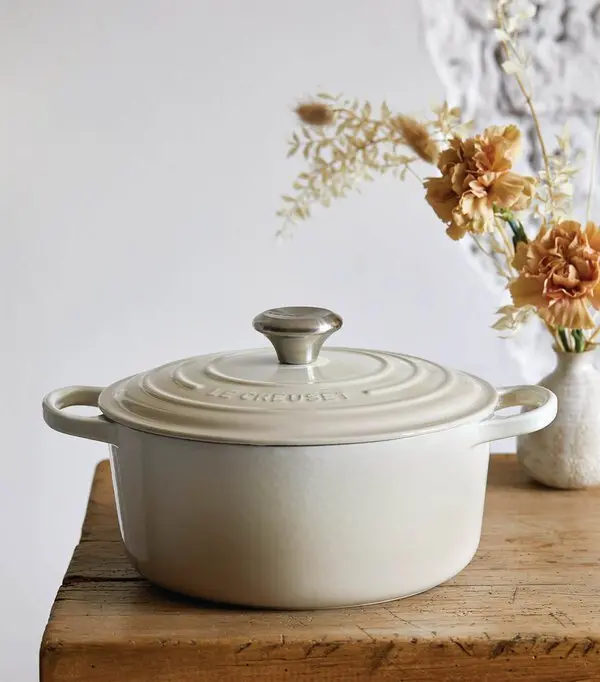 LE CREUSET Cast Iron Round Casserole Dish