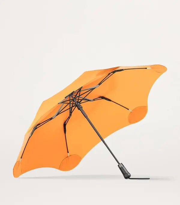BLUNT UMBRELLAS The Metro Umbrella