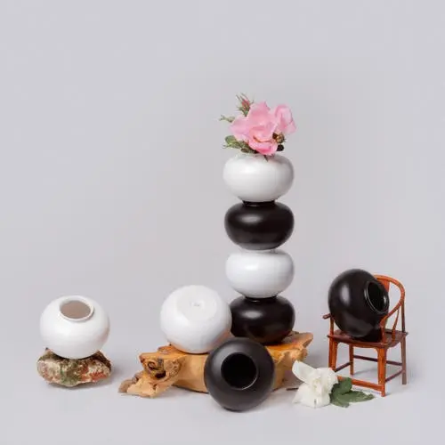 MIDDLE KINGDOM Semi-matte Porcelain Mini Apple Vase