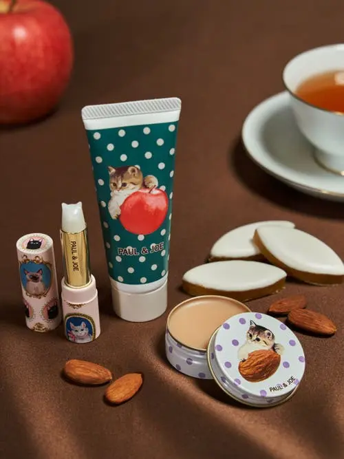 Paul & Joe Lip Conditioning Balm Limited-edition - Calisson - Almond Flavor 001