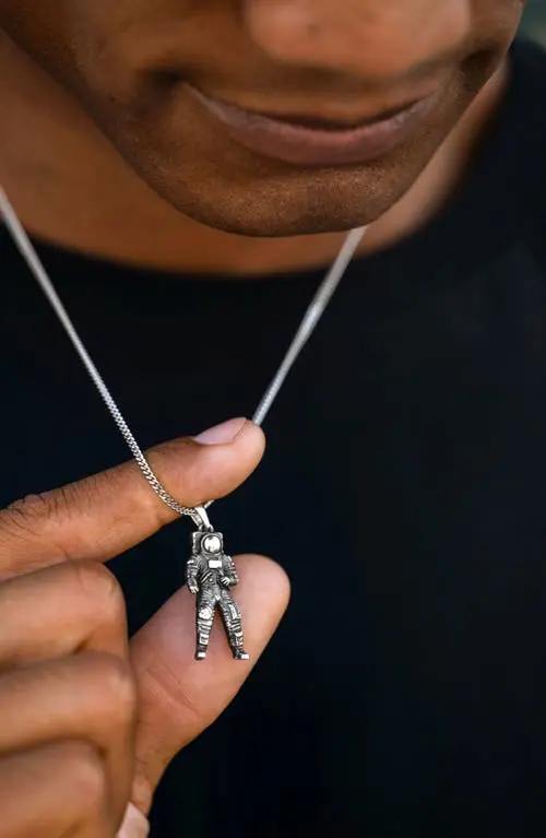 VINCERO Astronaut Pendant Necklace