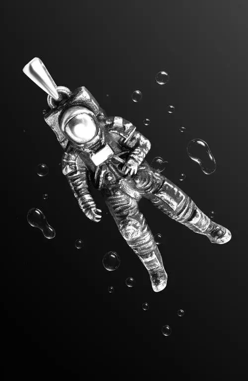 VINCERO Astronaut Pendant Necklace