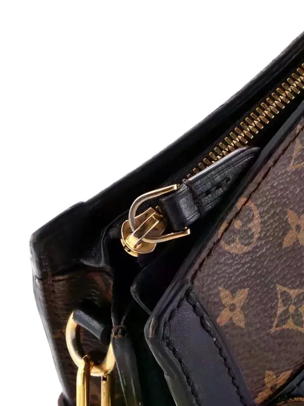 LOUIS VUITTON Trunk Reverse Monogram Canvas Clutch