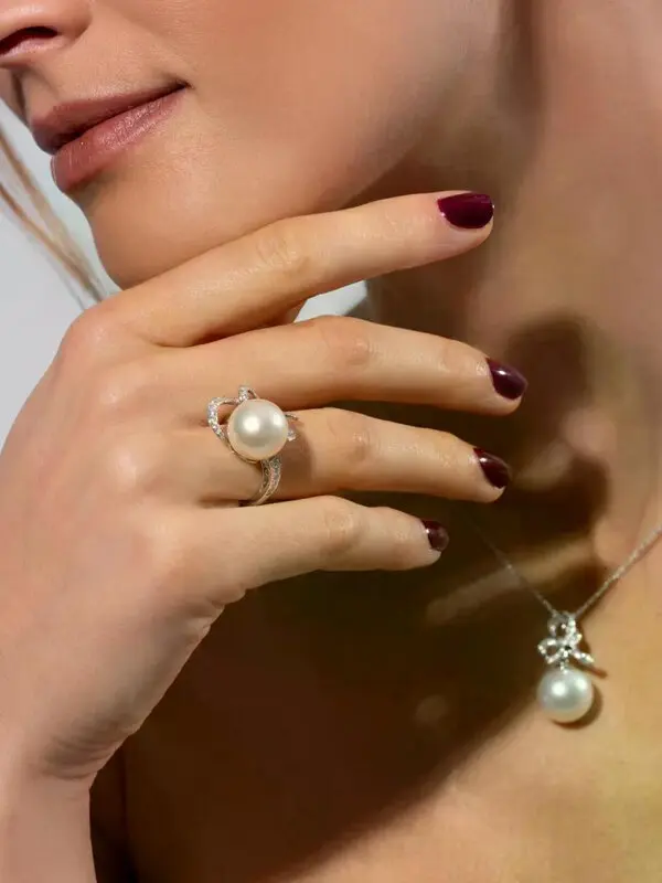 Yoko London Contessa Diamond And Pearl Pendant - Silver