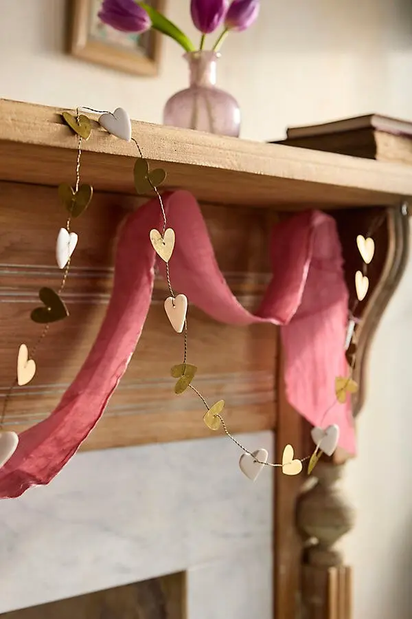 TERRAIN Brass And Resin Heart Garland - Multi