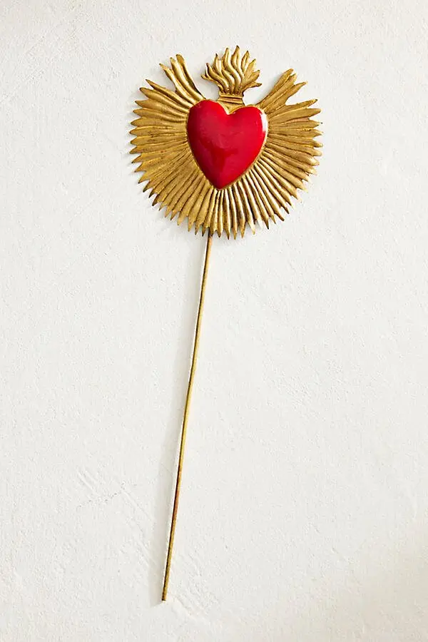 TERRAIN Enameled Rays Heart Medallion Stake