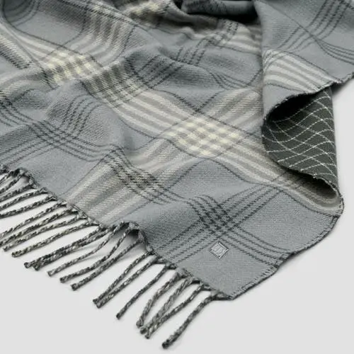 TOGAS Fink Throw