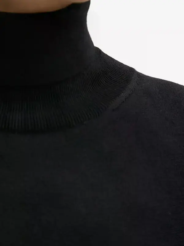 AERON Long-sleeve Turtleneck Top