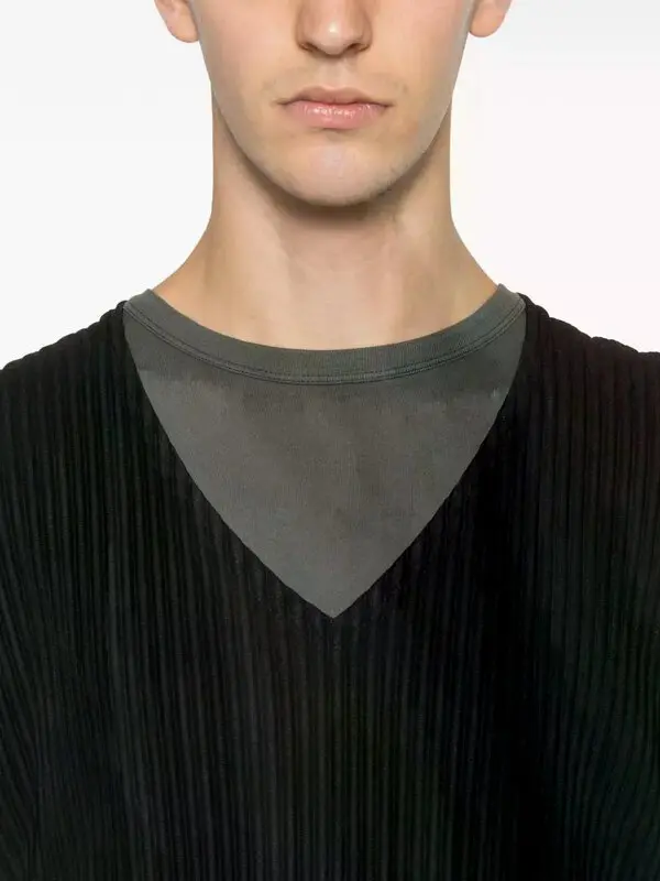 Issey Miyake Pleated V-neck Vest - Black