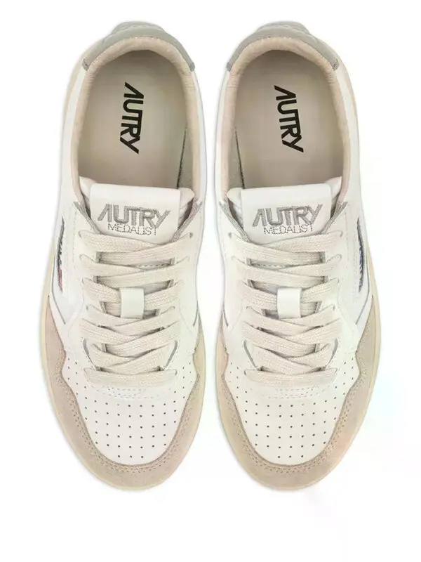 AUTRY Medalist Low Lace-up Sneakers