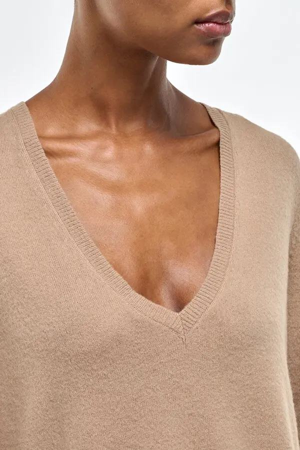 Gabriela Hearst Vesper Brushed Cashmere V-neck Sweater - Camel