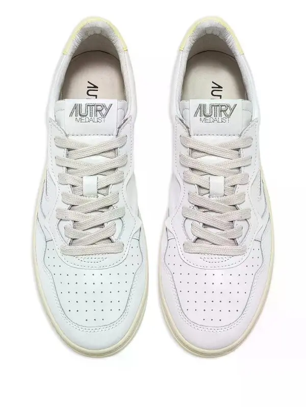 AUTRY Medalist Low Leather Sneakers