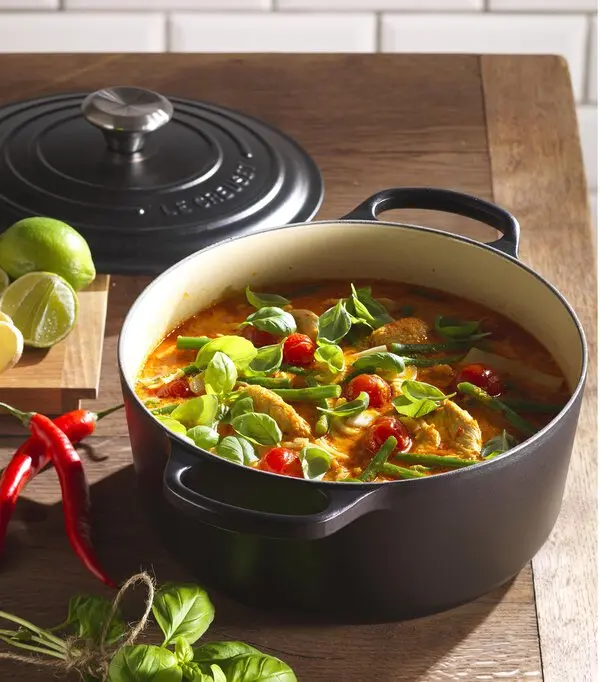 LE CREUSET Cast Iron Round Casserole Dish