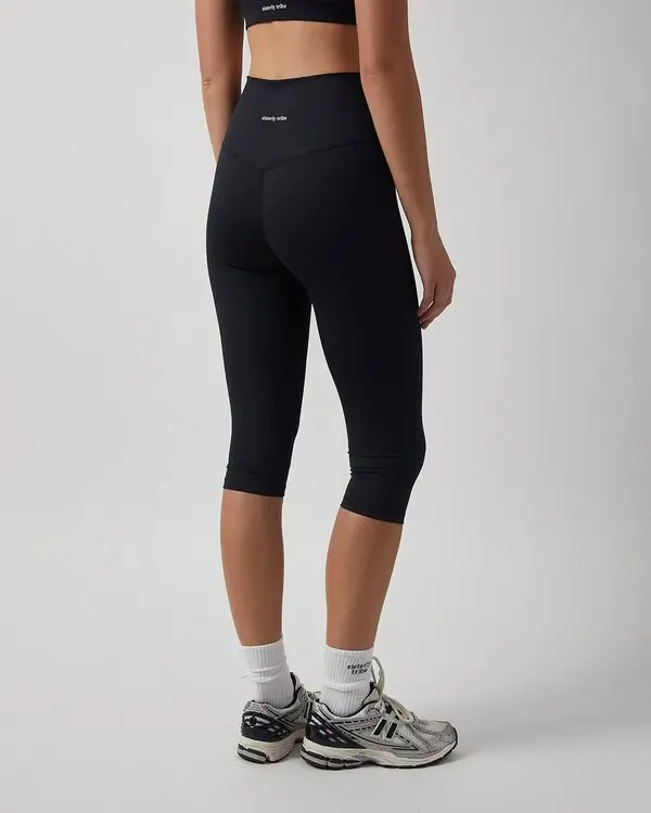 SISTERLY TRIBE Softsculpt Capri Svart