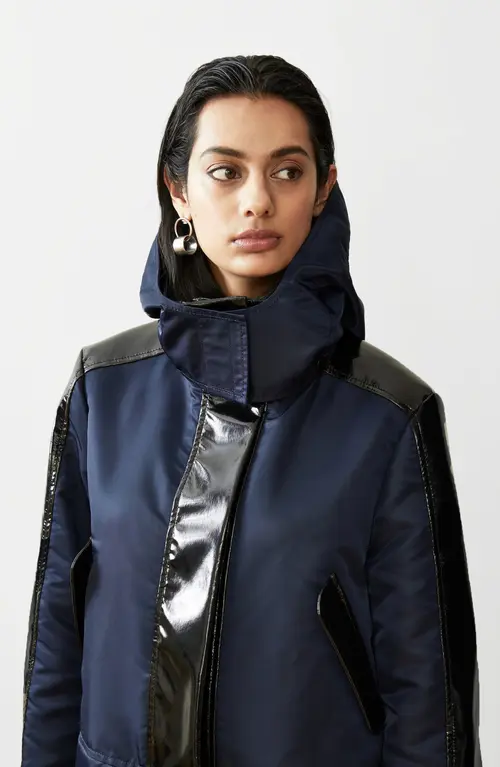 Caalo Water-resistant Cropped Raincoat