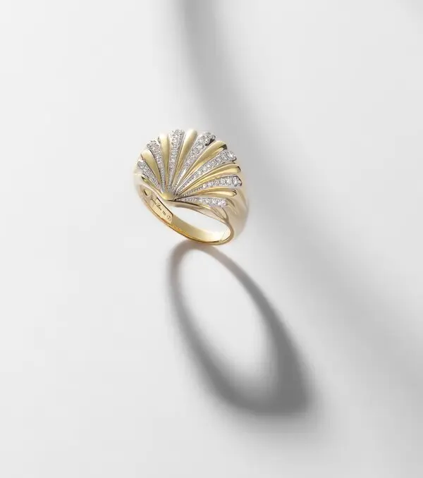 Yvonne Léon 18kt Yellow Diamond Shell Signet Ring
