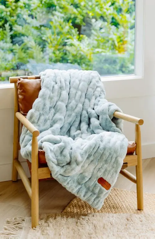 LITTLE GIRAFFE Cascade Throw Blanket - Morning Mist