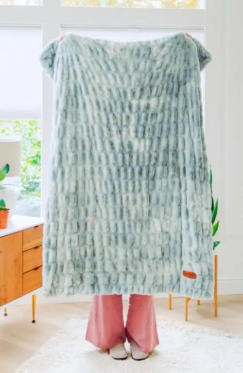 LITTLE GIRAFFE Cascade Throw Blanket - Morning Mist