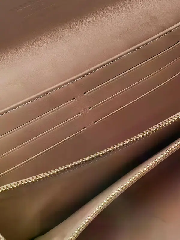 LOUIS VUITTON Sarah Wallet - Neutrals