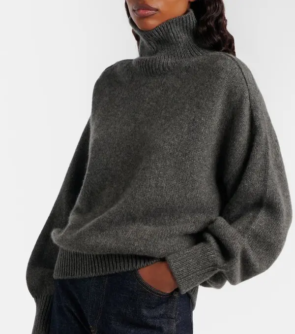 Khaite Willem Cashmere Turtleneck Sweater