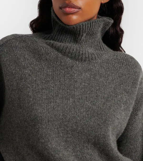 Khaite Willem Cashmere Turtleneck Sweater
