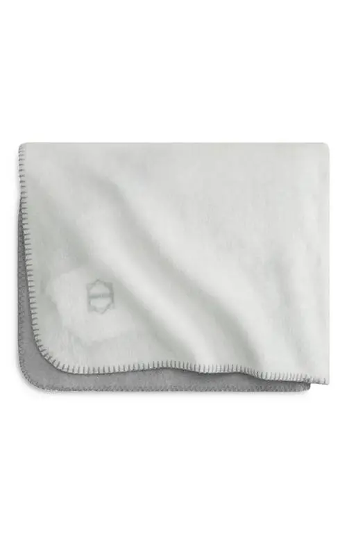TOGAS Snowy Throw