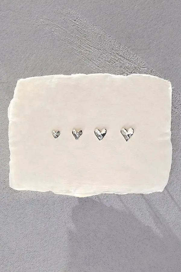 8.6.4 DESIGN Heart Stud Set