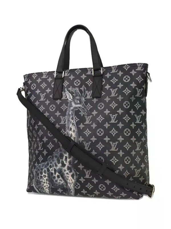 LOUIS VUITTON 2017 Mm Monogram Tote Bag