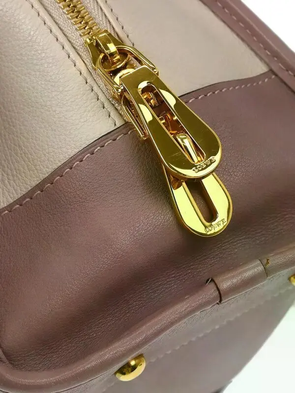 Loewe 2011 Amazona 28 Leather Tote Bag - Neutrals