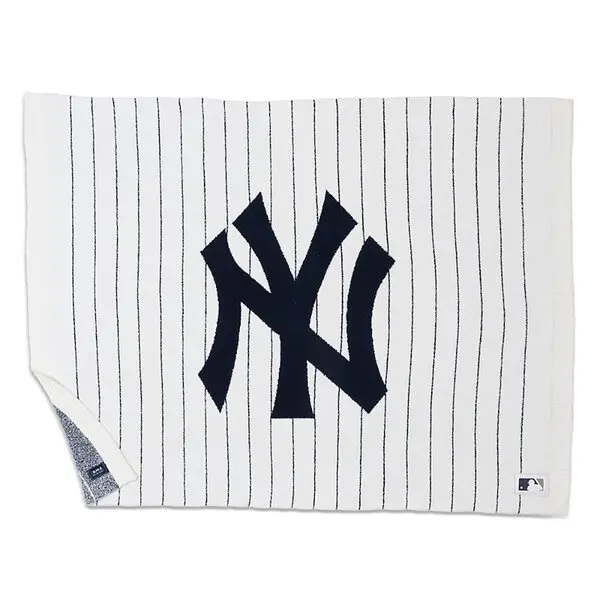 Barefoot Dreams Cozychic New York Yankees Throw Blanket - Yankees Multi