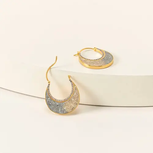 UNCOMMON GOODS Sliced Raw Diamond Crescent Earrings - Gold