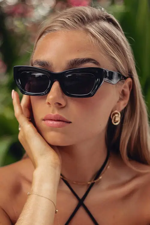 FREYRS EYEWEAR Selina Cat Eye Sunglasses - Black