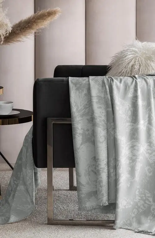 TOGAS Neira Throw