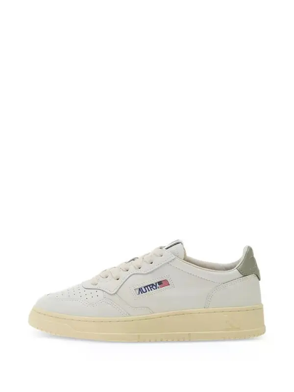 AUTRY Medalist Low Leather Sneakers - White
