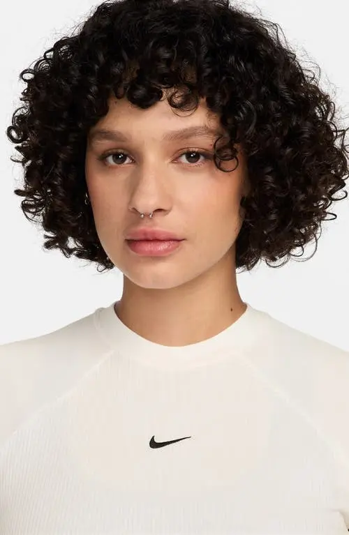 Nike Chill Crop Rib T-shirt - Sail/black