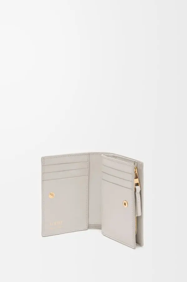 Loewe Duet Compact Wallet In Smooth And Grained Leather Skin - Light Ghost Grey