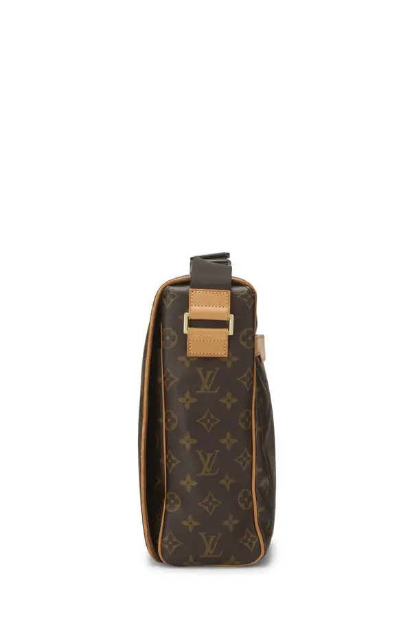 LOUIS VUITTON Monogram Abbesses Messenger Bag