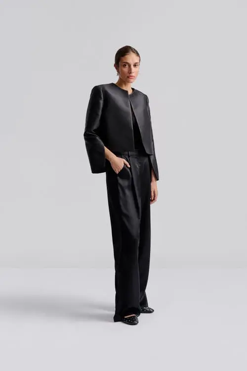 MALINA Ruthie Cropped Long Sleeve Blouse - Black