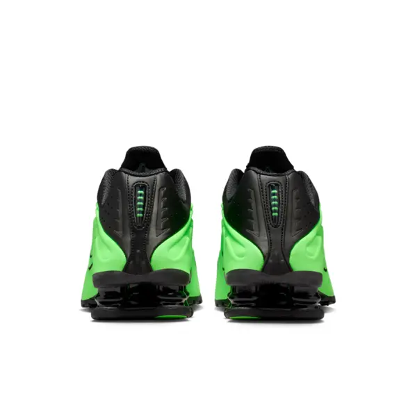 Nike Shox R4 Sneakers - Black