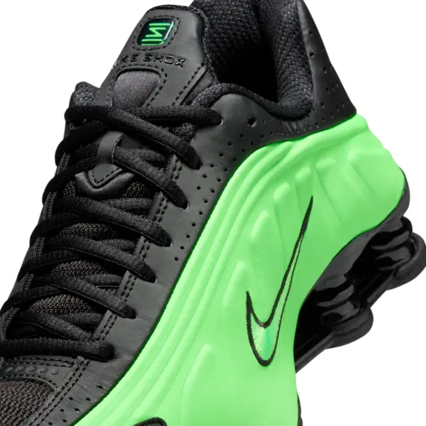 Nike Shox R4 Sneakers - Black