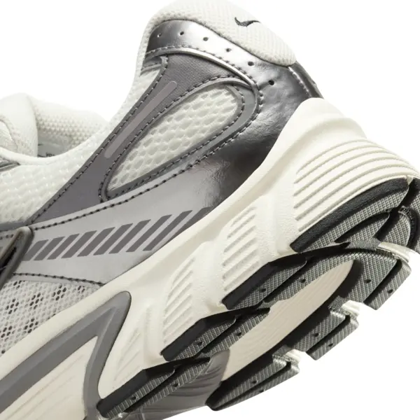 Nike V5 Rnr Sneakers - Grey