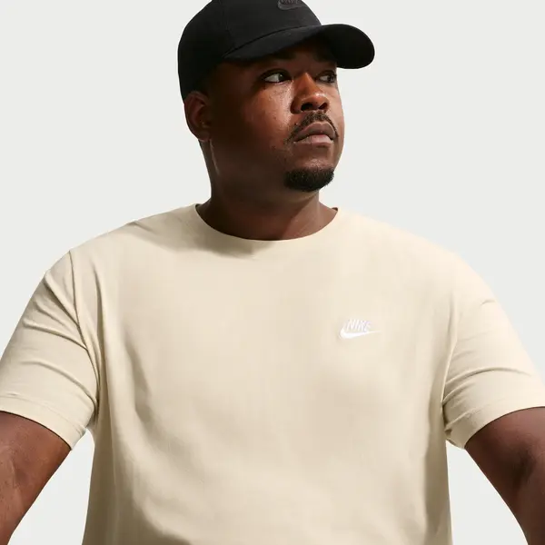 Nike Sportswear Club T-shirt - Brown
