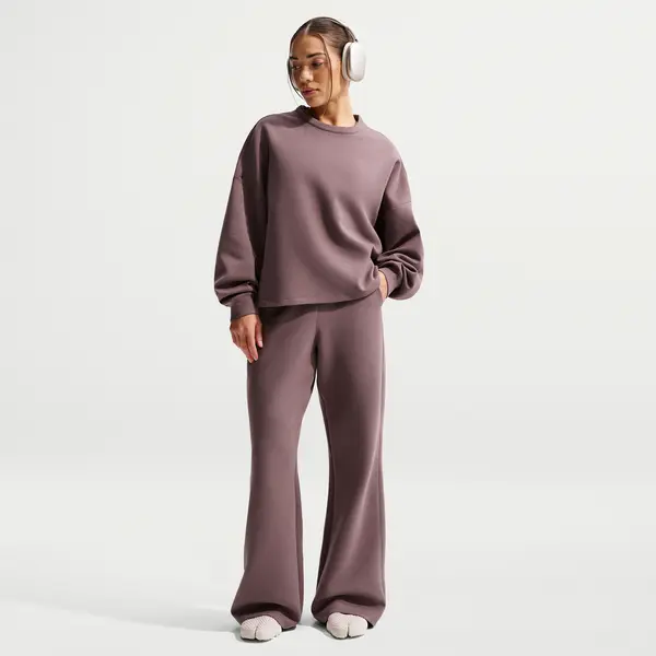 Nike 24.7 Impossiblysoft Dri-fit Oversized Crew-neck Top - Purple