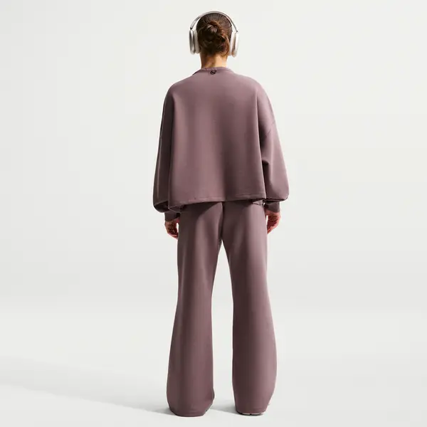 Nike 24.7 Impossiblysoft Dri-fit Oversized Crew-neck Top - Purple