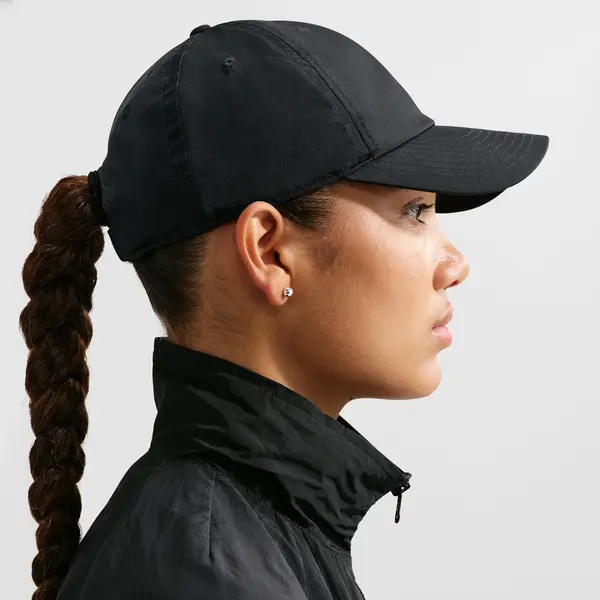 Nike Dri-fit Club Unstructured Metal Swoosh Cap
