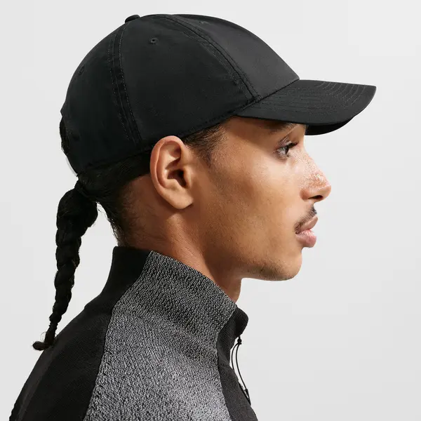 Nike Dri-fit Club Unstructured Metal Swoosh Cap
