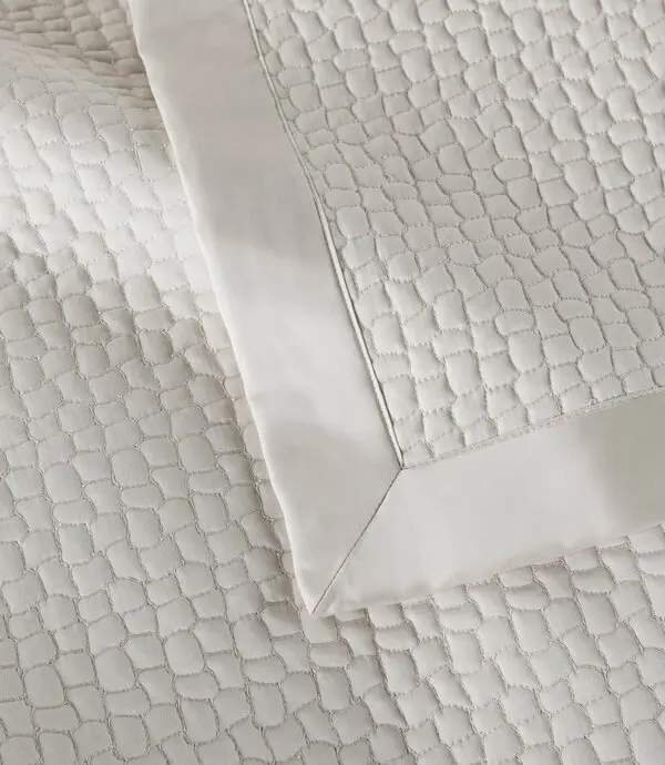 PEACOCK ALLEY Hamilton Quilted Coverlet - Blue